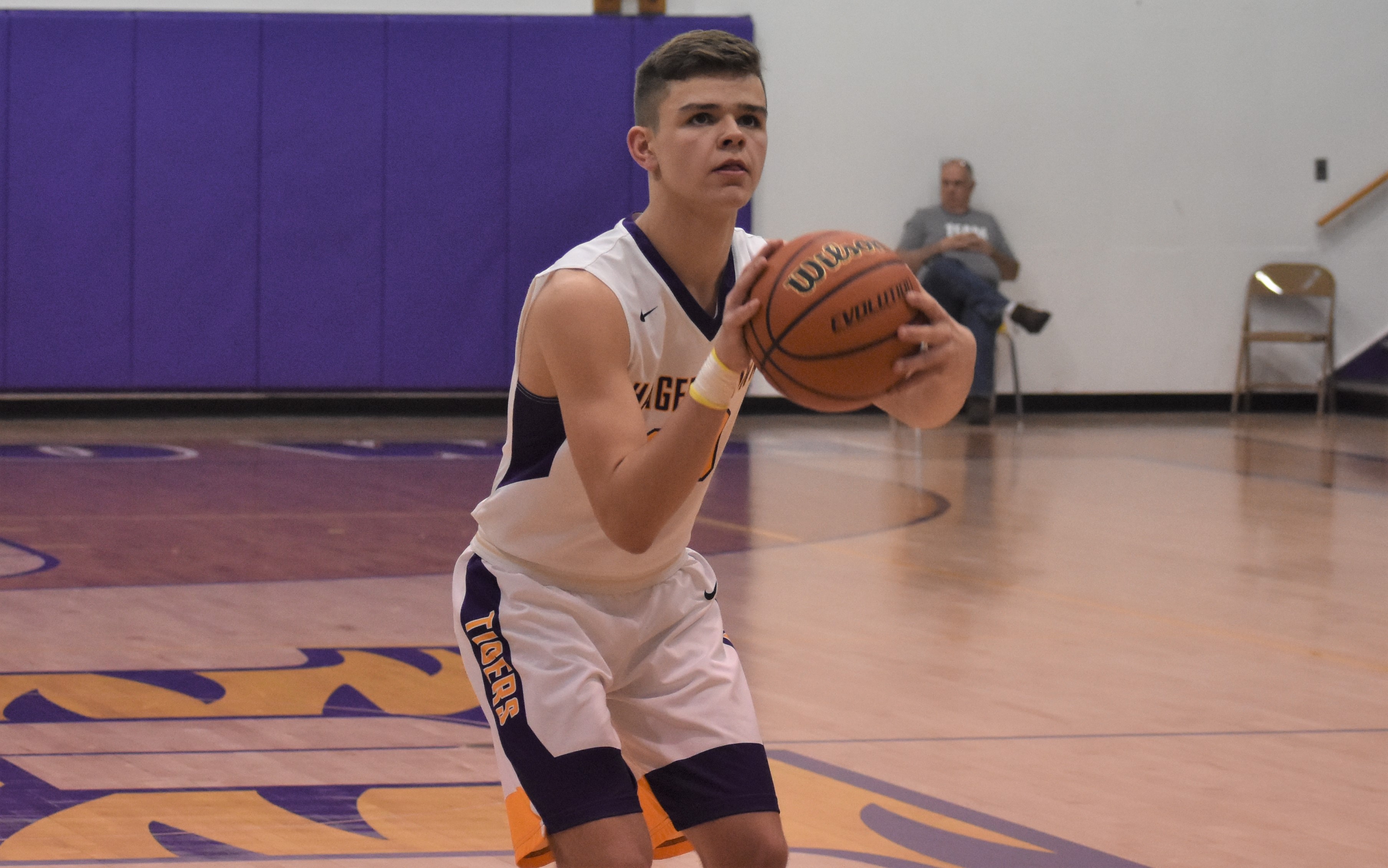 Hagerstown Defeats Golden Eagles – Press Room Pass